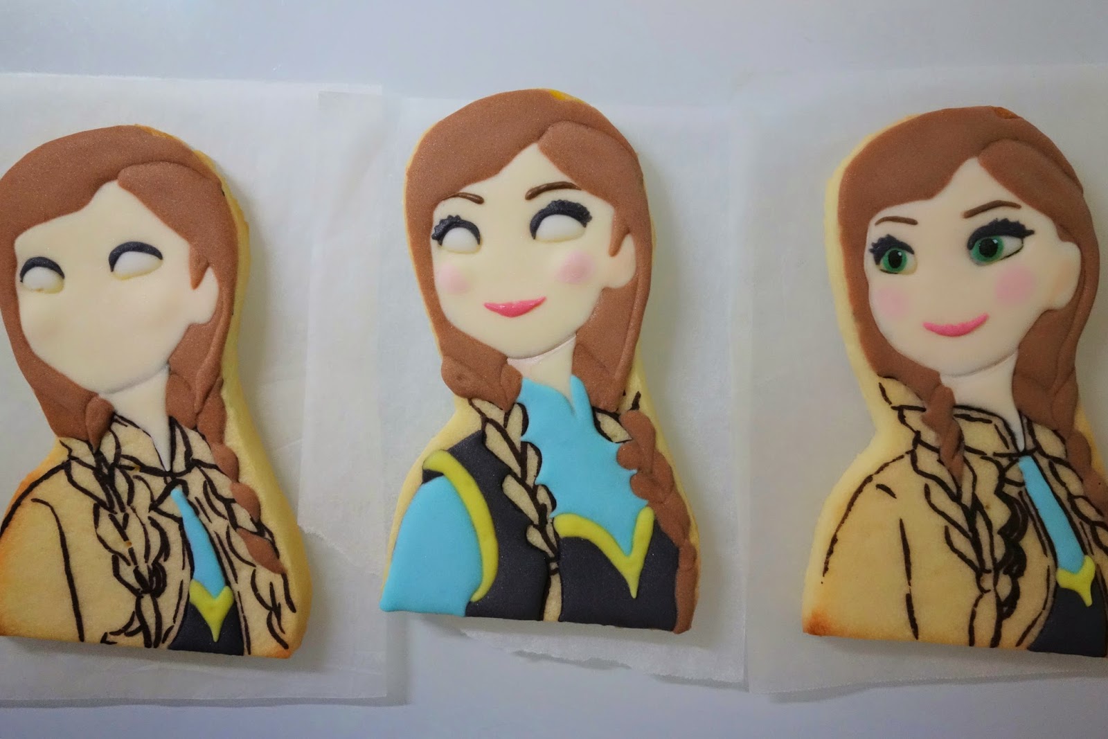 Cookie and Me: Frozen Cookie Tutorial - Anna and Elsa color mix