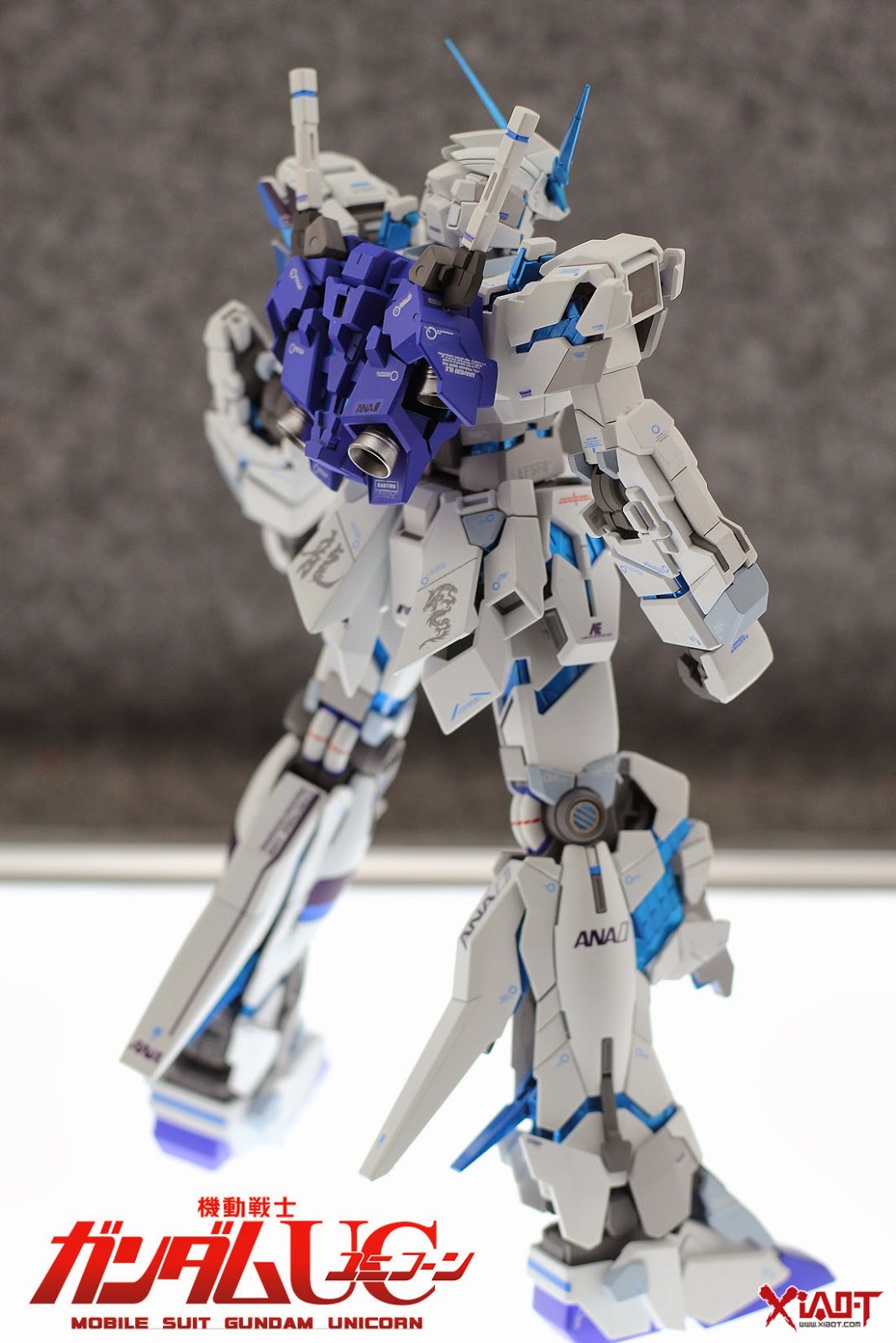 MG 1/100 Unicorn Gundam + 2 Armed Armor DE (ANA Colors) - Custom Build