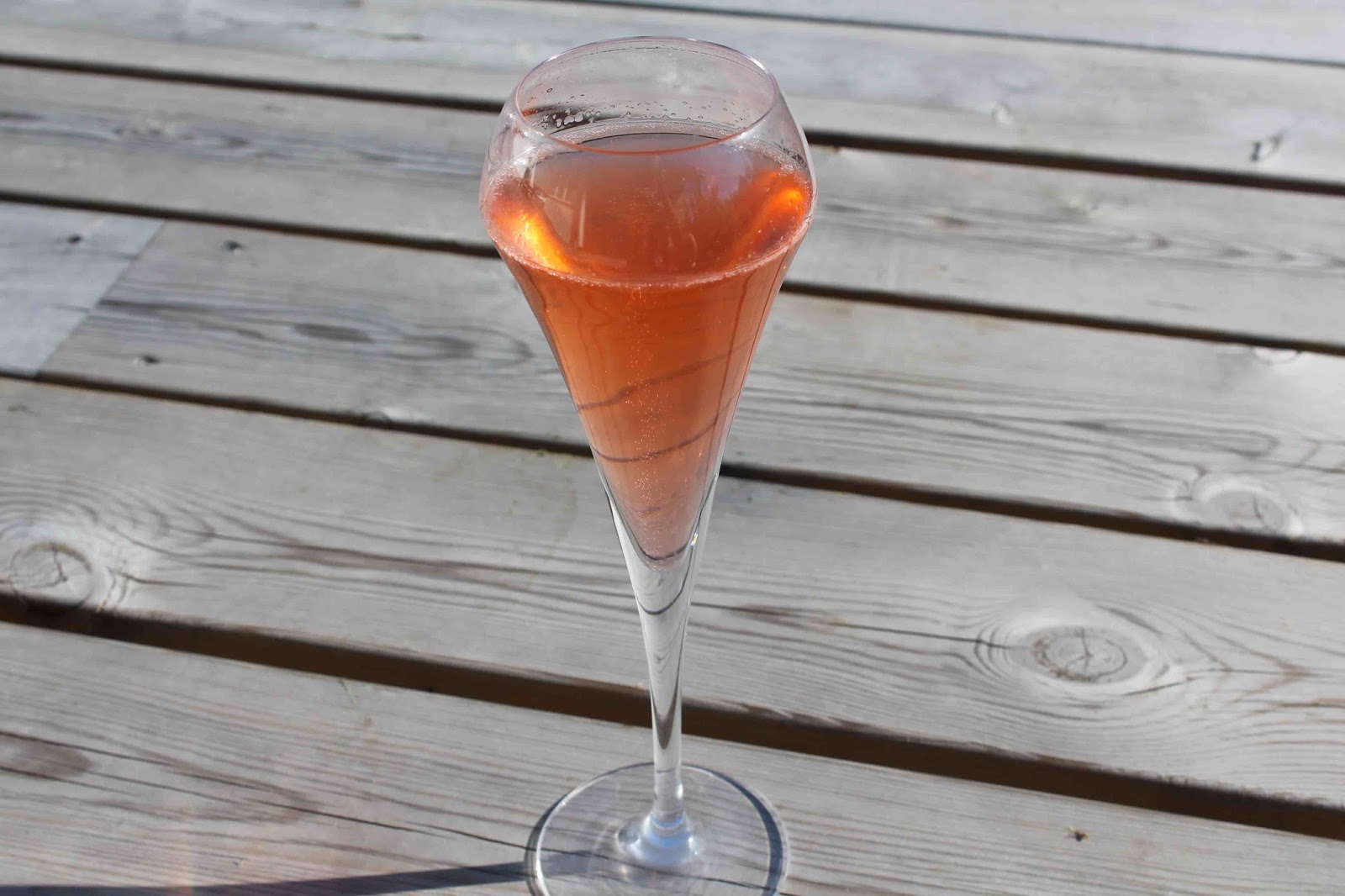 Få lite Matro: Vaniljsnaps med jordgubbar o rabarber