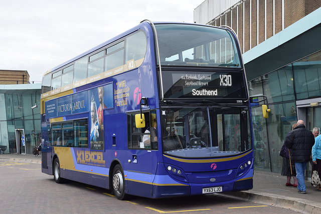 Steve's Bus & Train Page: X1 Enviro In Essex