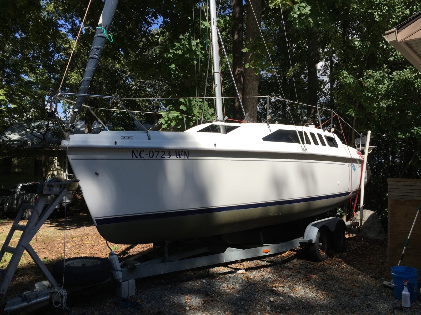 Hunter H260 Sailboat - Exterior Ground Level Views, Boat on Magic-Tilt ...