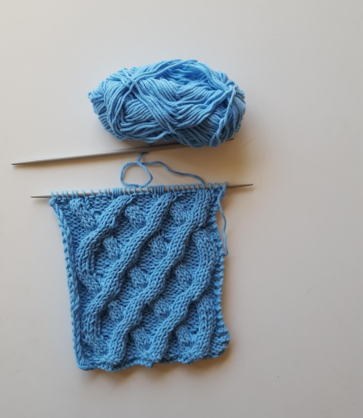 Neulottu vauvanpeitto - Pientä kivaa