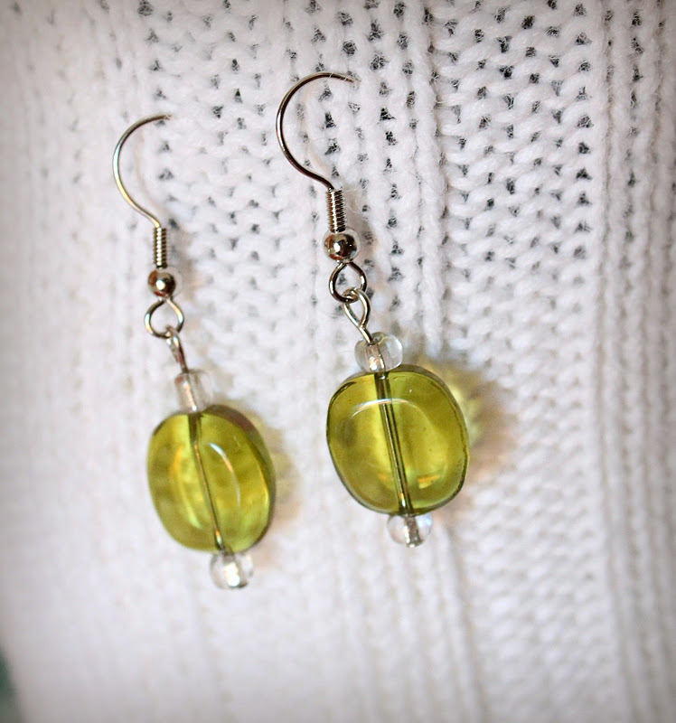 Live. Love. Craft.: Basic Earring Tutorial - Super Easy ;)