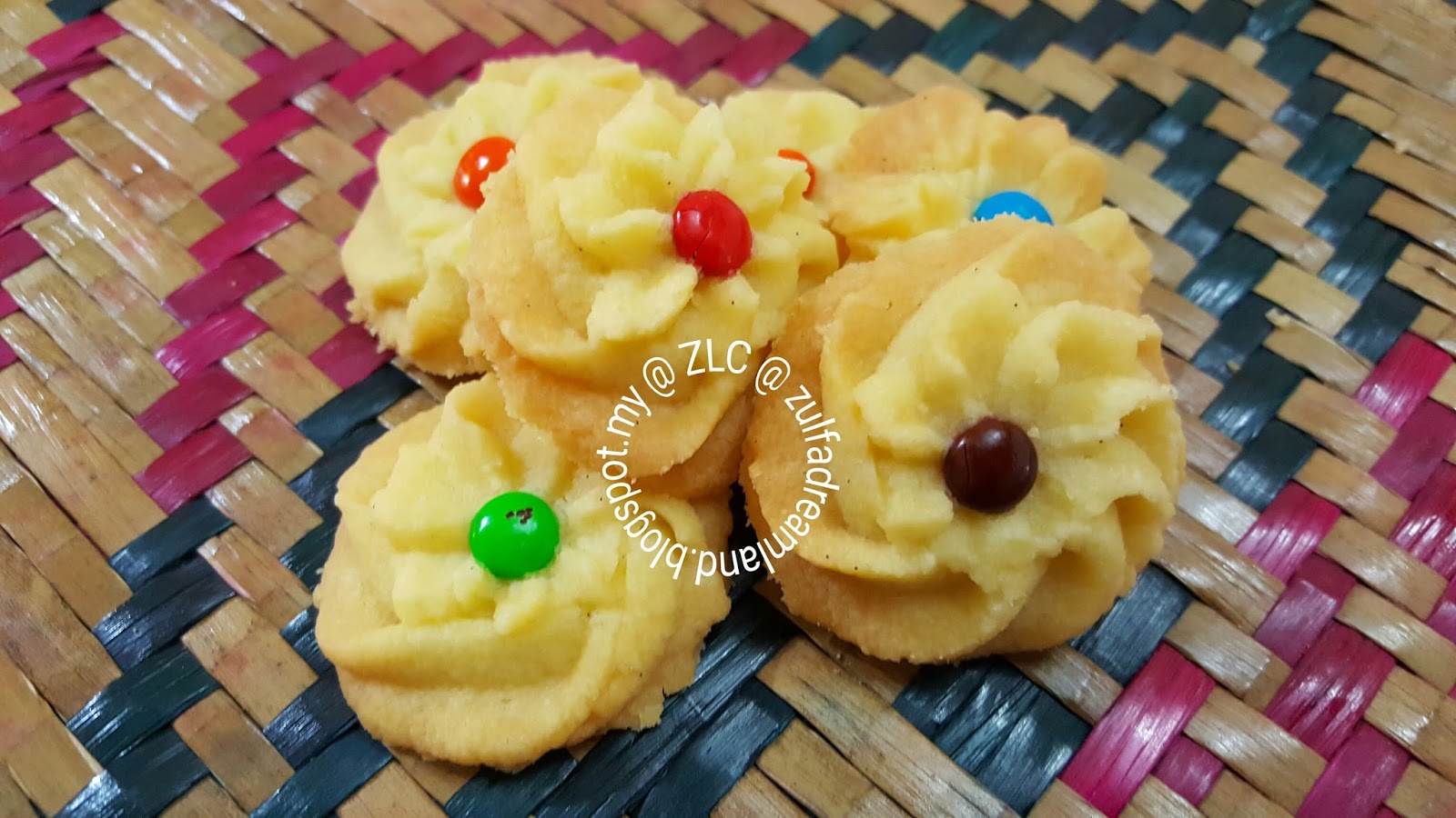 ZULFAZA LOVES COOKING: Biskut smarties