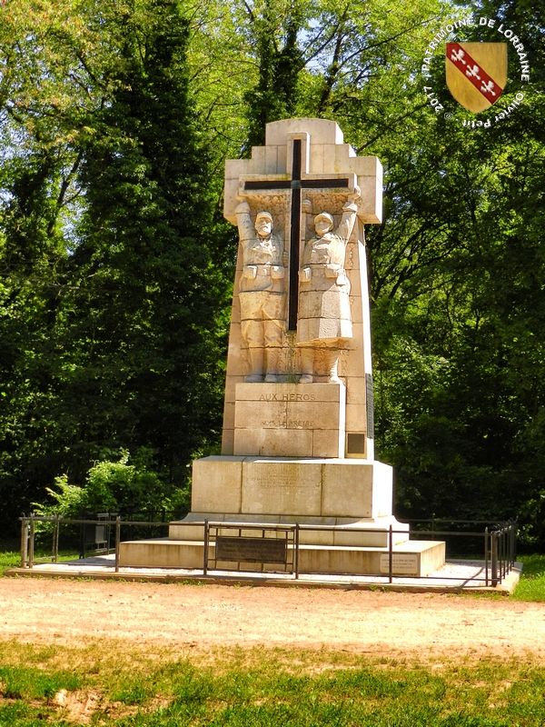 PATRIMOINE DE LORRAINE: MONTAUVILLE (54) - La Croix des Carmes