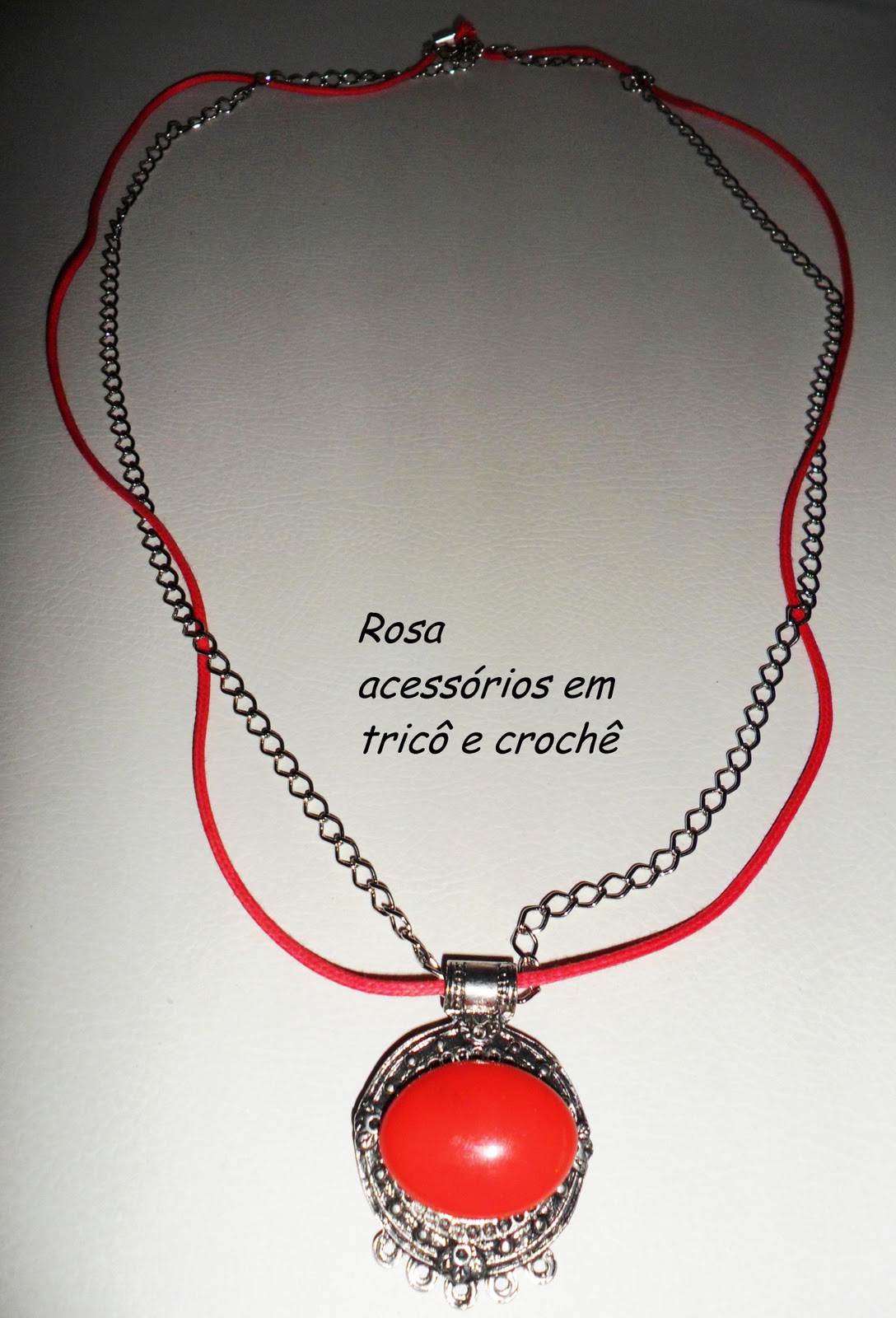 Rosa acessórios em tricô & crochê: Acessórios = Colar pedra acrílica!