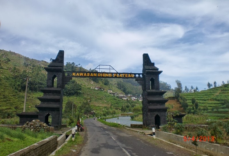 Trip Bunuh Diri Ke Dieng - EMAKMBOLANG