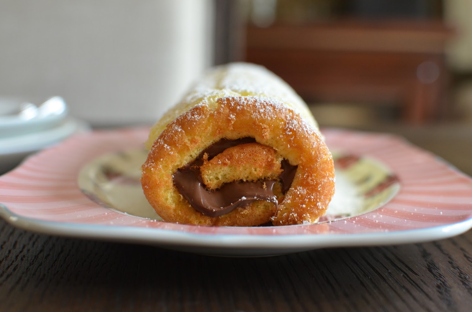 Playing with Flour: Mini roll cake with Nutella filling
