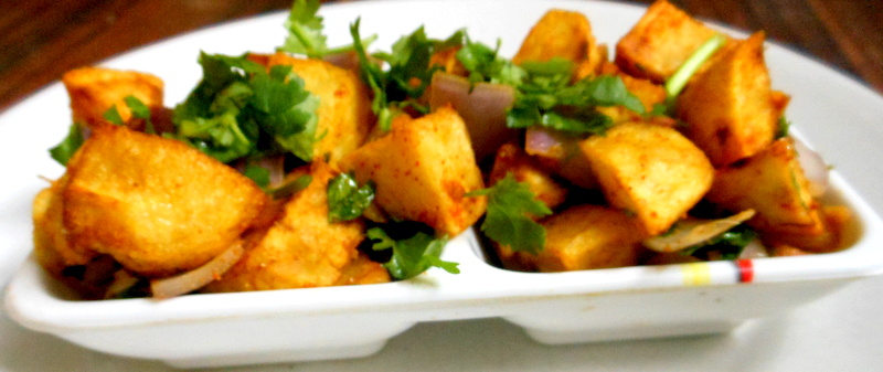 ReViNa's rasoi magic: ALOO CHAT (DELHI STYLE)