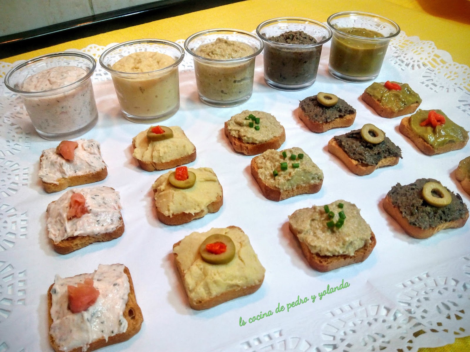 Canapés de hummus, tapenade y patés caseros - COCINA FÁCIL - La cocina ...