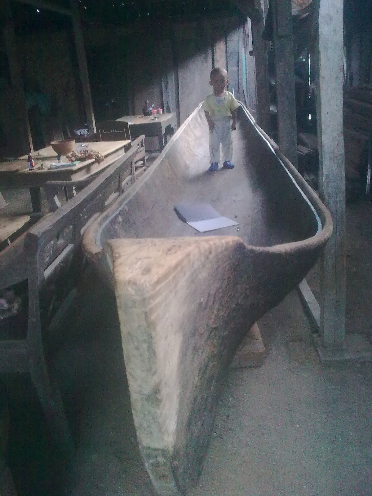 Perahu Besar dengan Satu Kayu