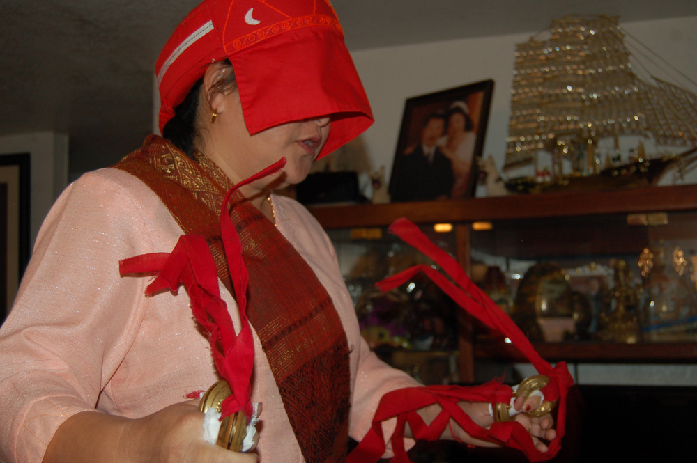 Southeast Asian American Experiences: Book Review: Demystifying Hmong ...