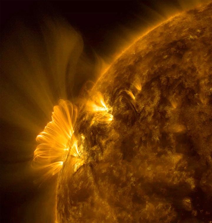 Cascading Post-coronal Loops | Earth Blog