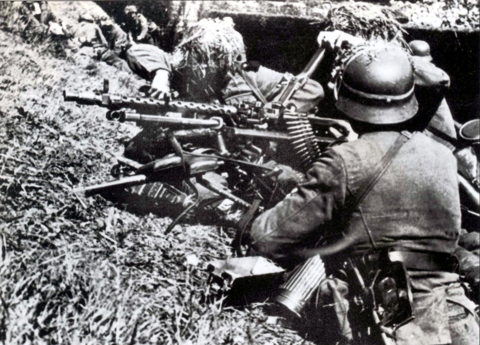 NAZI JERMAN: Foto MG 34 (Maschinengewehr 34)