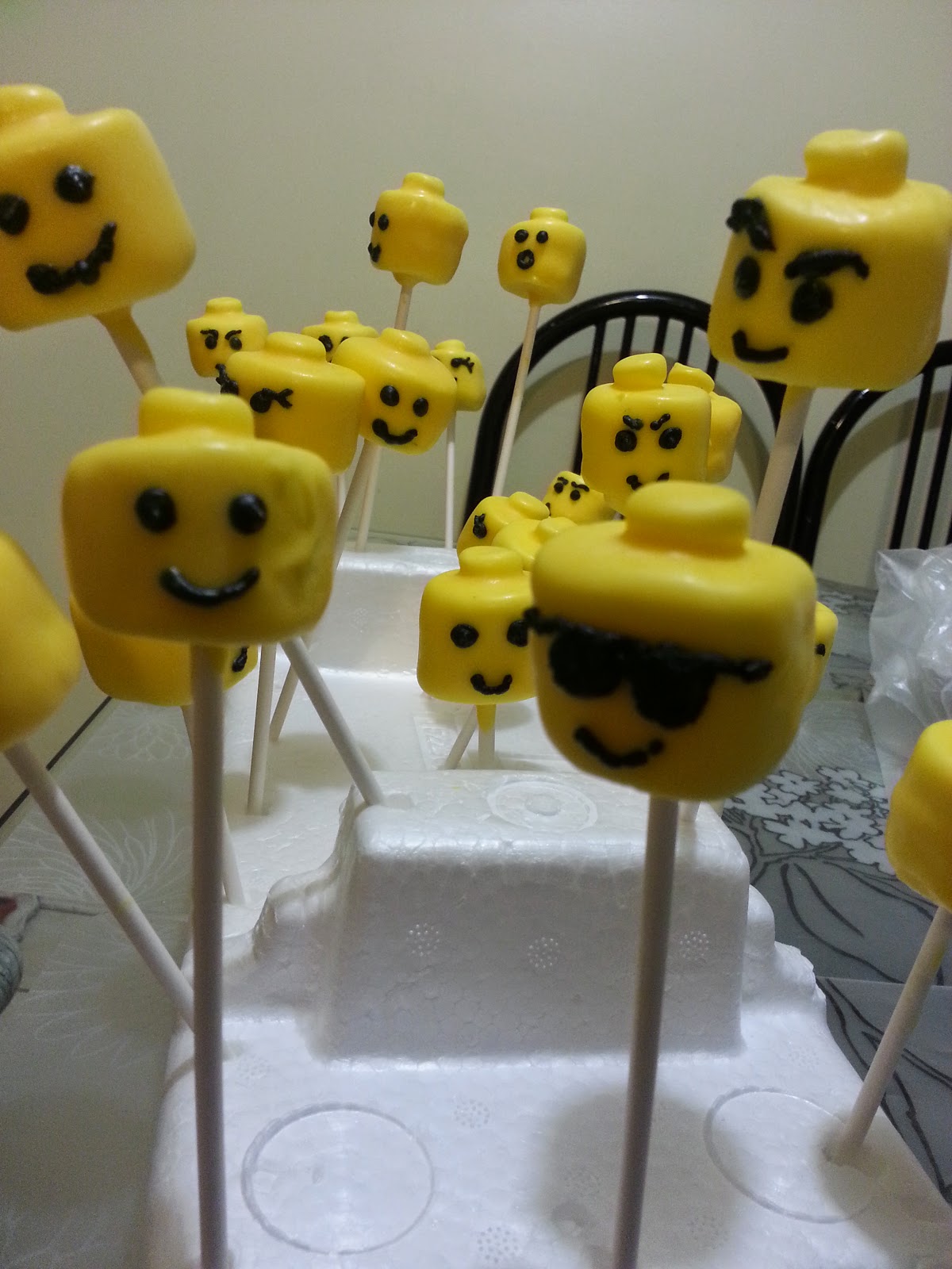 [Swaggy Simple Cakes]: Lego Marshmallow Pops, Lego Cookies and Lego Cake