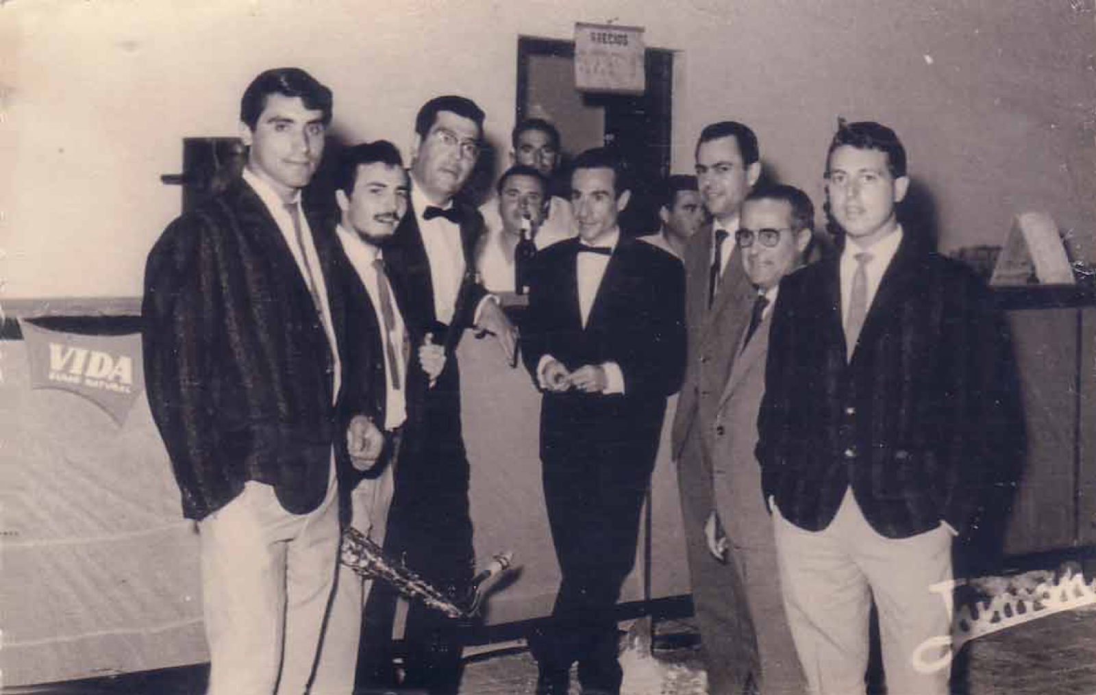 La Linea en Blanco y Negro: The Rocking Boys, Su Historia