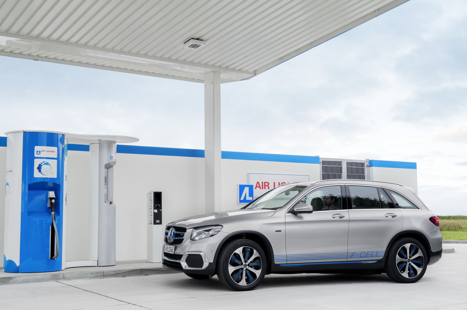 Mercedes GLC F-Cell Is The First Plug-In Road Car With A Hydrogen Fuel Cell