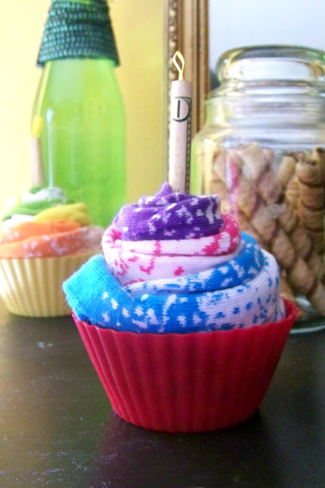 The Things I Treasure...: Birthday $ Cupcakes!