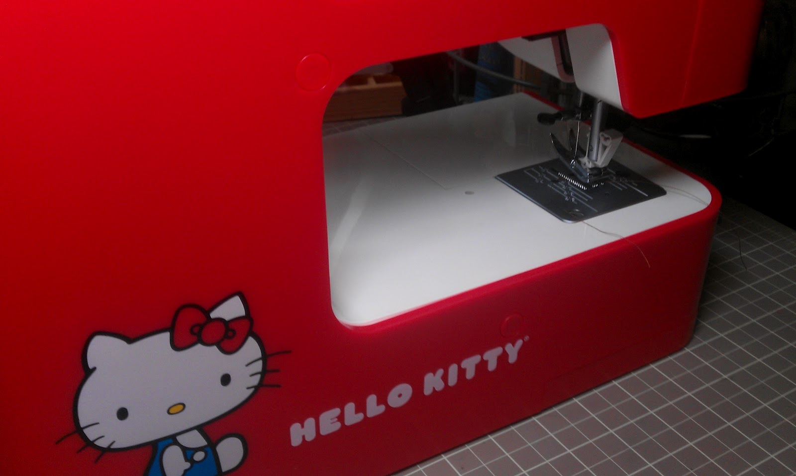*Creative Haven for paper artist*: Hello Kitty Sewing Machine!