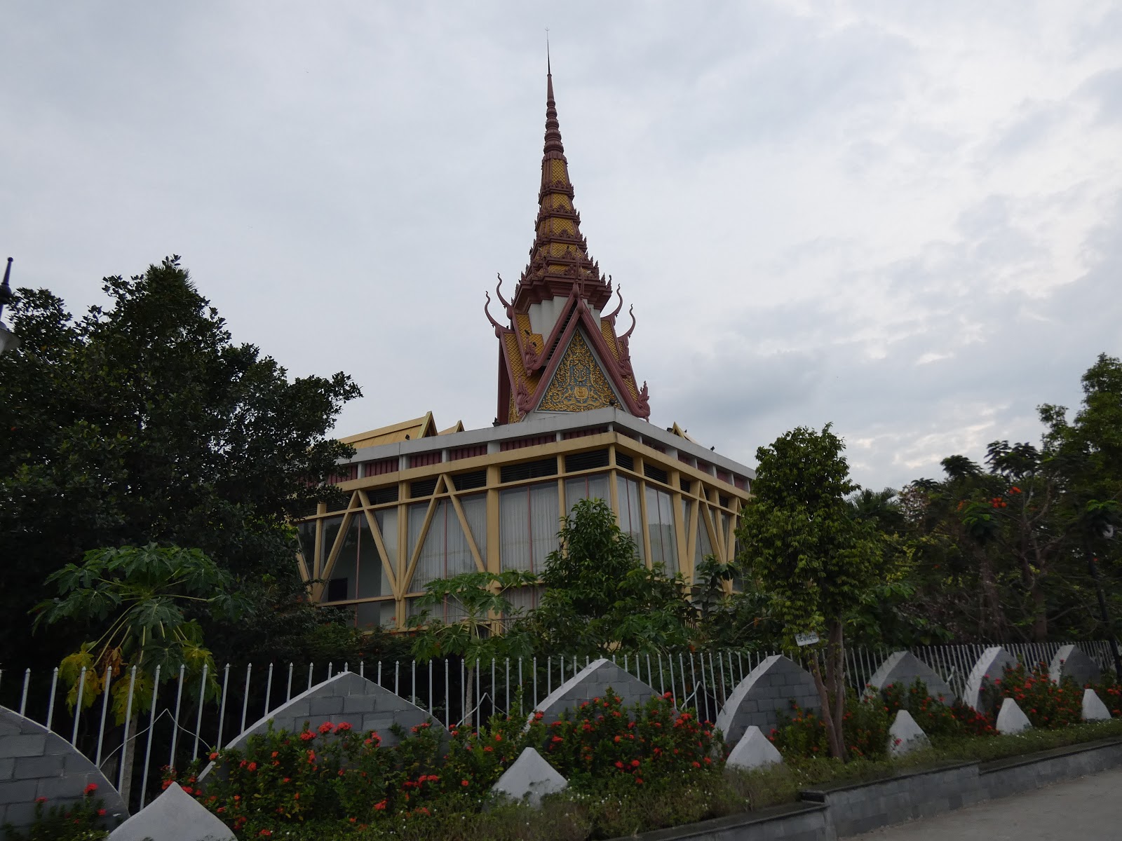 It is not a Cambodian Architecture Lab.: Chaktomuk Conference Hall
