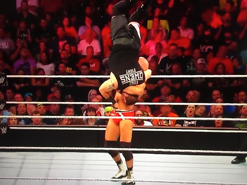 Wrestling 4 Life: WWE Raw Results 8/29/15 - freaky black sheep