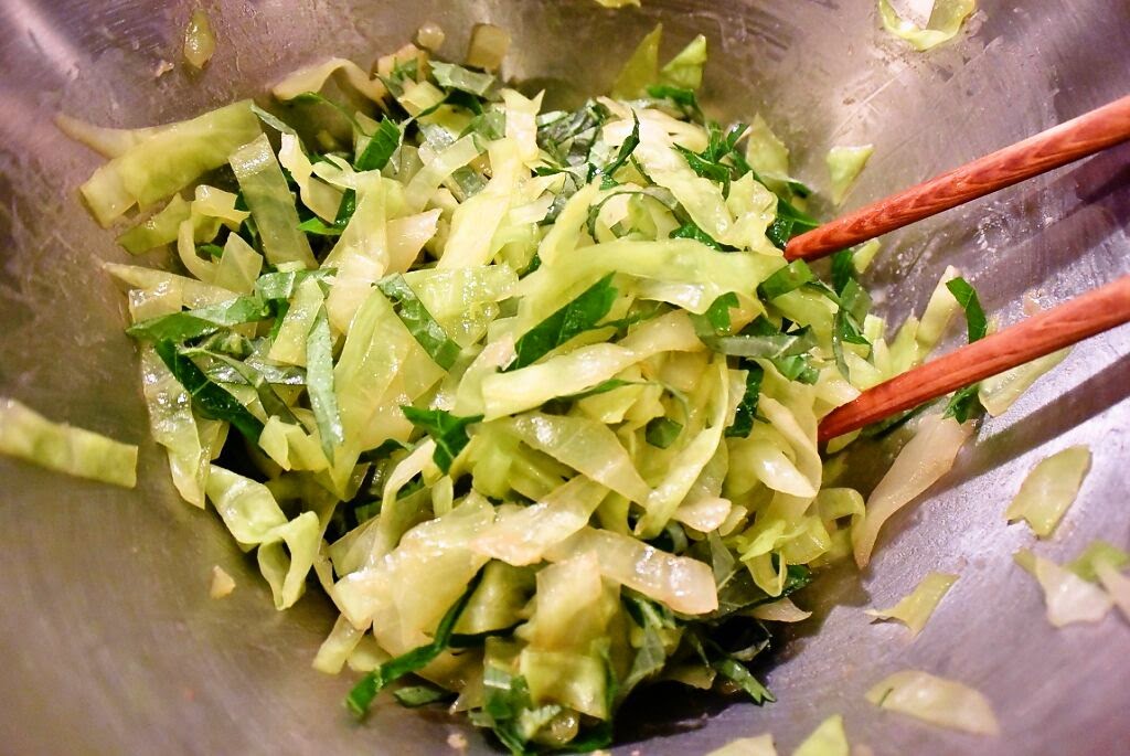Recipes for Tom: Kyabetsu to egoma no namuru / namul salad with cabbage ...
