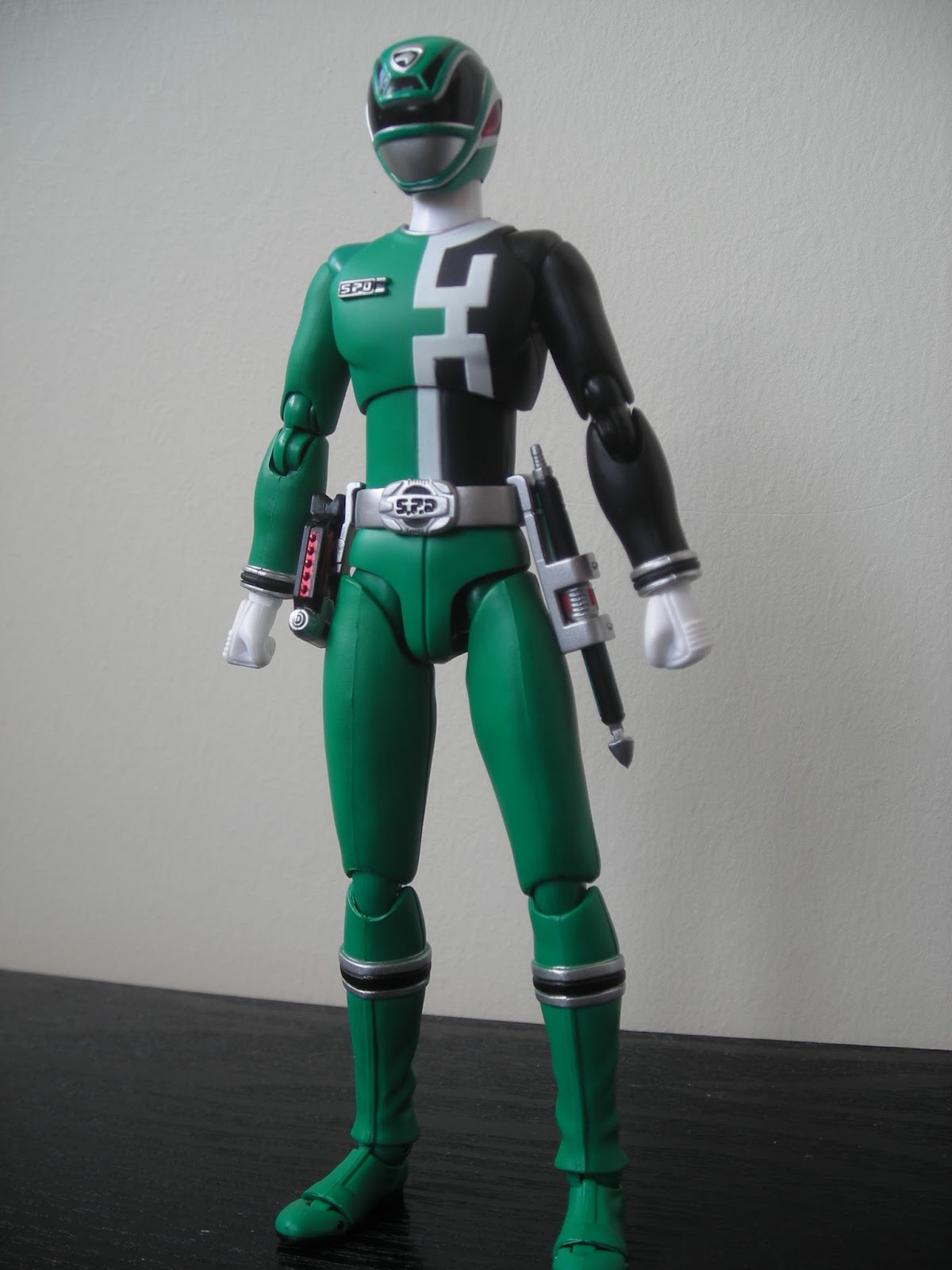 My Shiny Toy Robots: Toybox REVIEW: S.H. Figuarts Deka Green