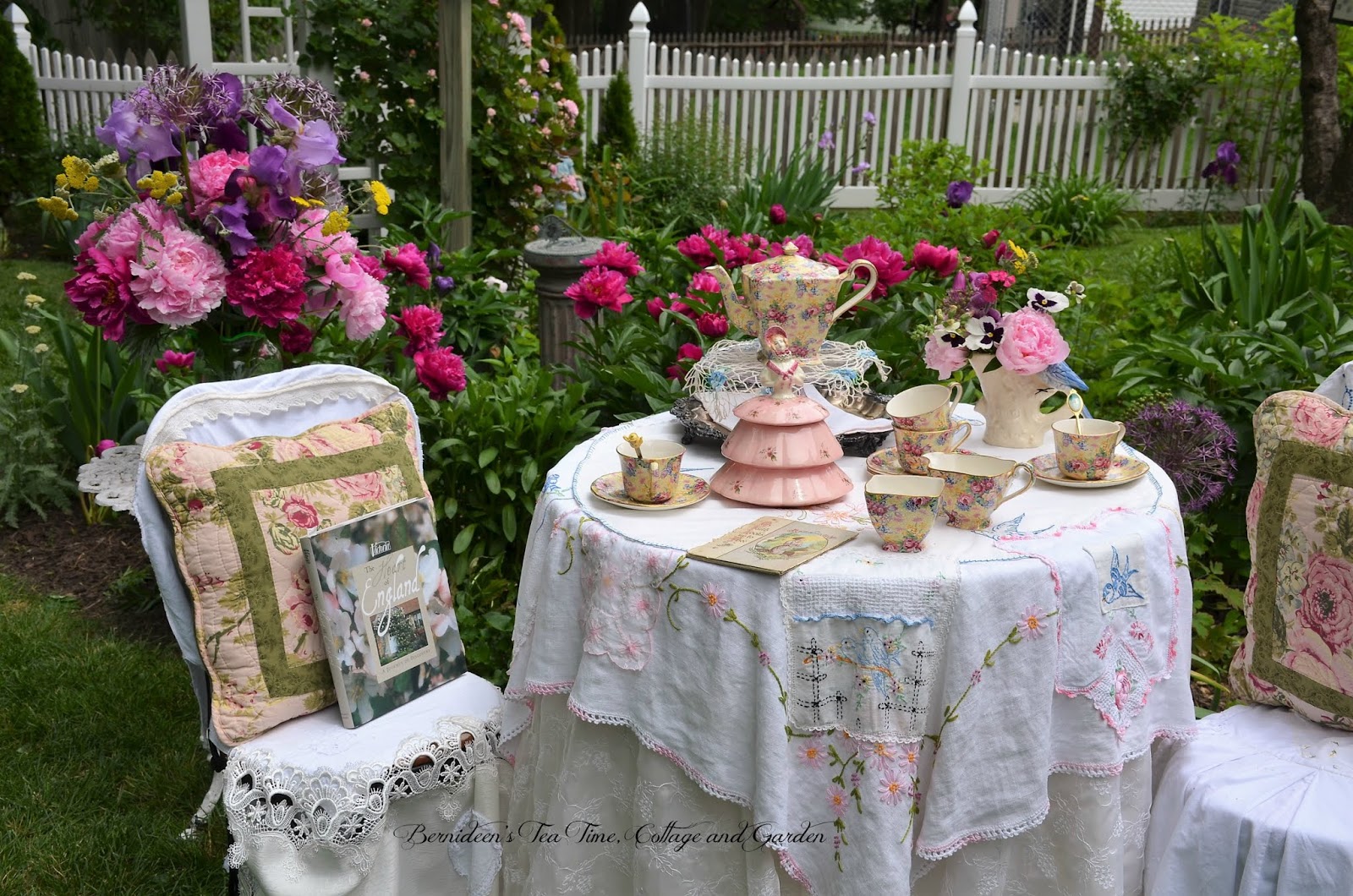 Bernideen's Tea Time, Cottage and Garden: A BOUQUET for "Tea In The Garden"