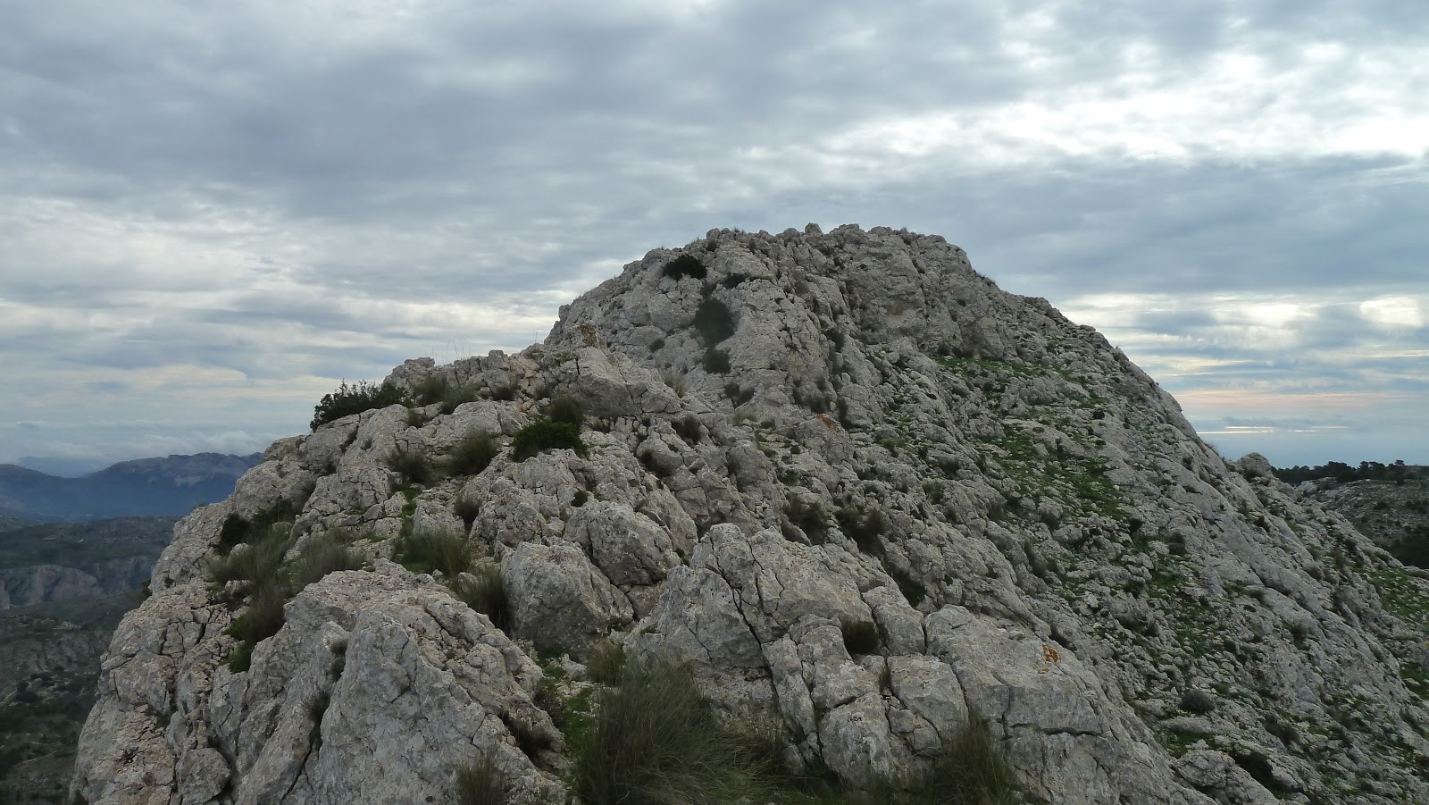 EL RELIEVE CALIZO DE NUESTRA COMARCA - Las Rutas de Moskys