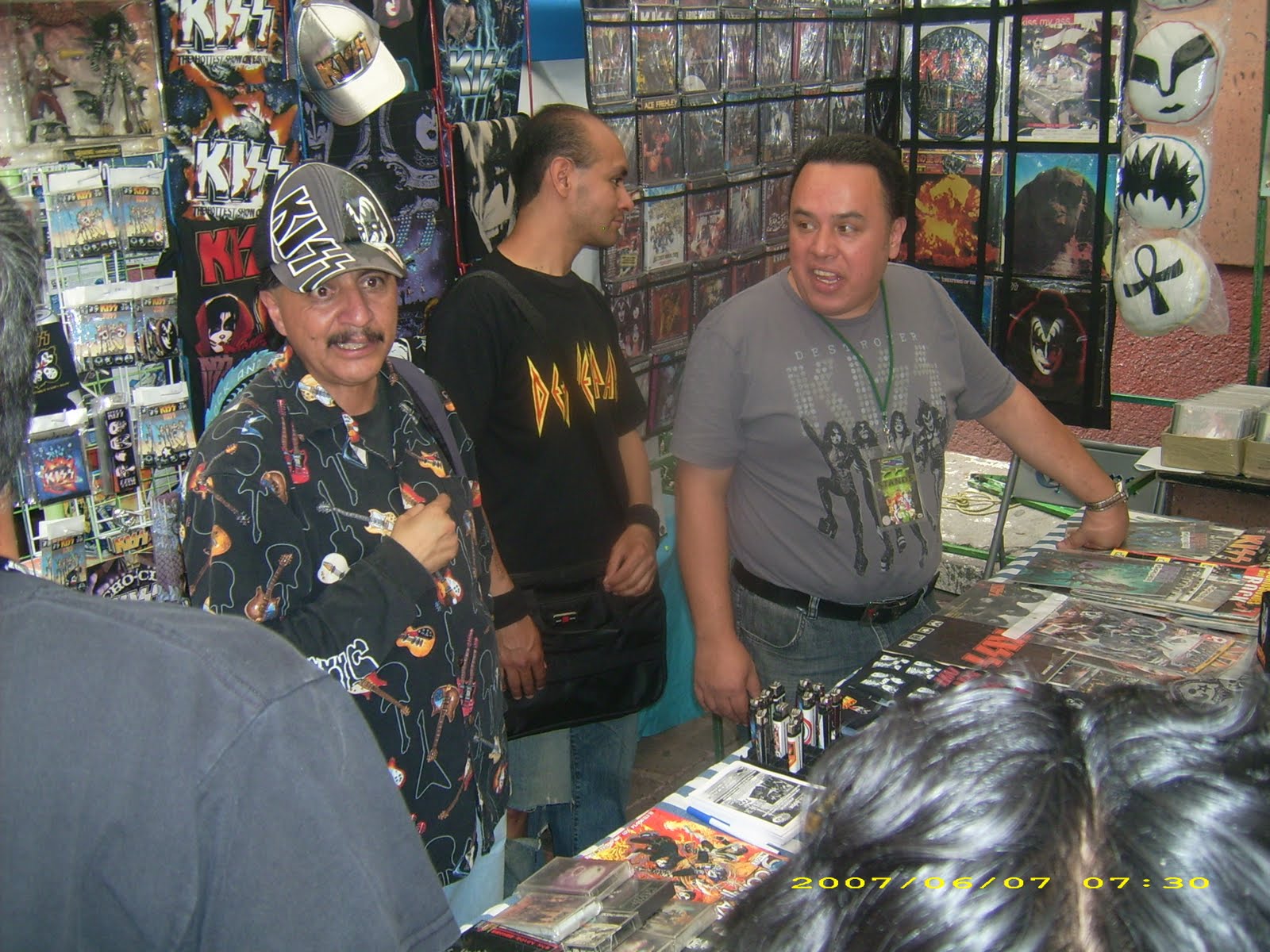 COMICORP: KISS ROOM! y Elder en el Comics Rock Show, celebrando el dia ...