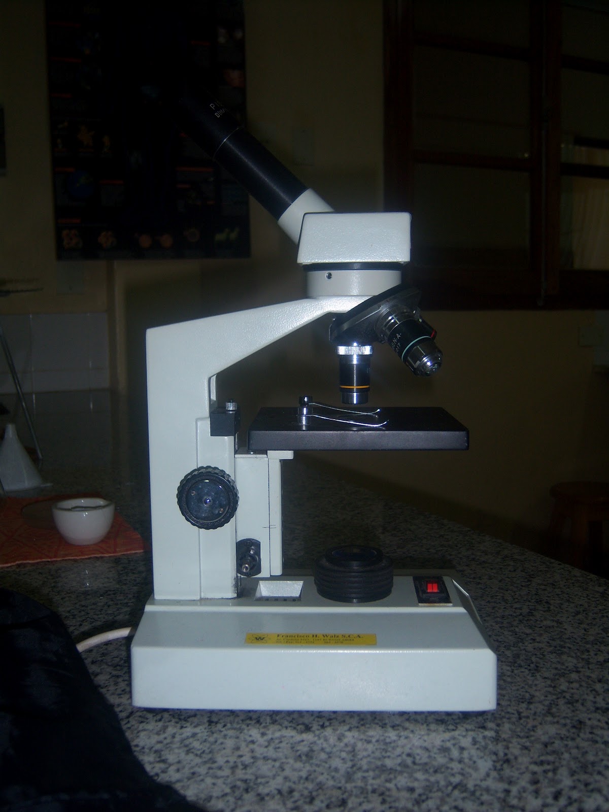 Aprendiendo Biología fuera del Aula: Microscopia Óptica: Partes y ...