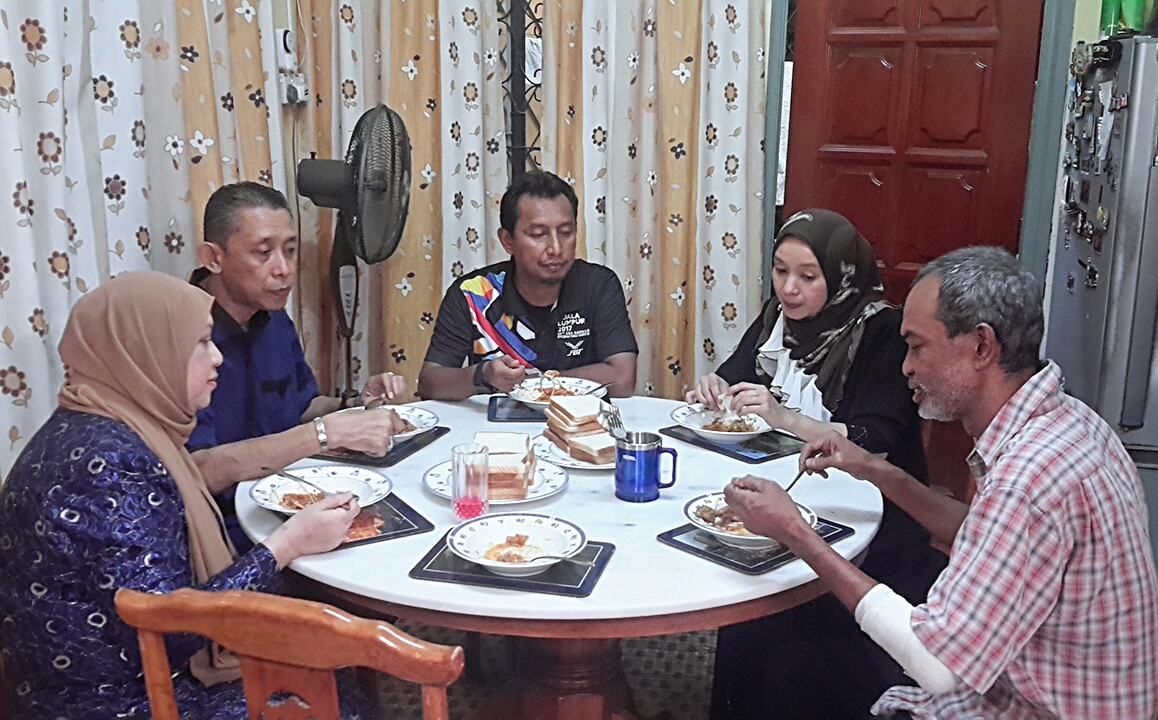 Nusa Mahsuri BC: Misbun dan keluarga rai jamuan Hari Raya bersama Dato ...