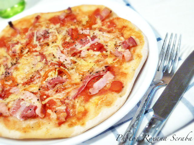 Bunatati din bucataria mea: Pizza cu bacon, muschi file si sunca de Praga