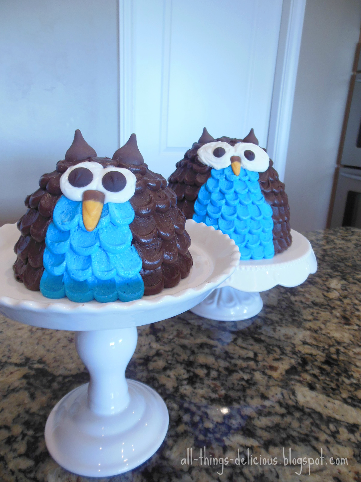 ALL THINGS DELICIOUS: How to Make an Owl Cake