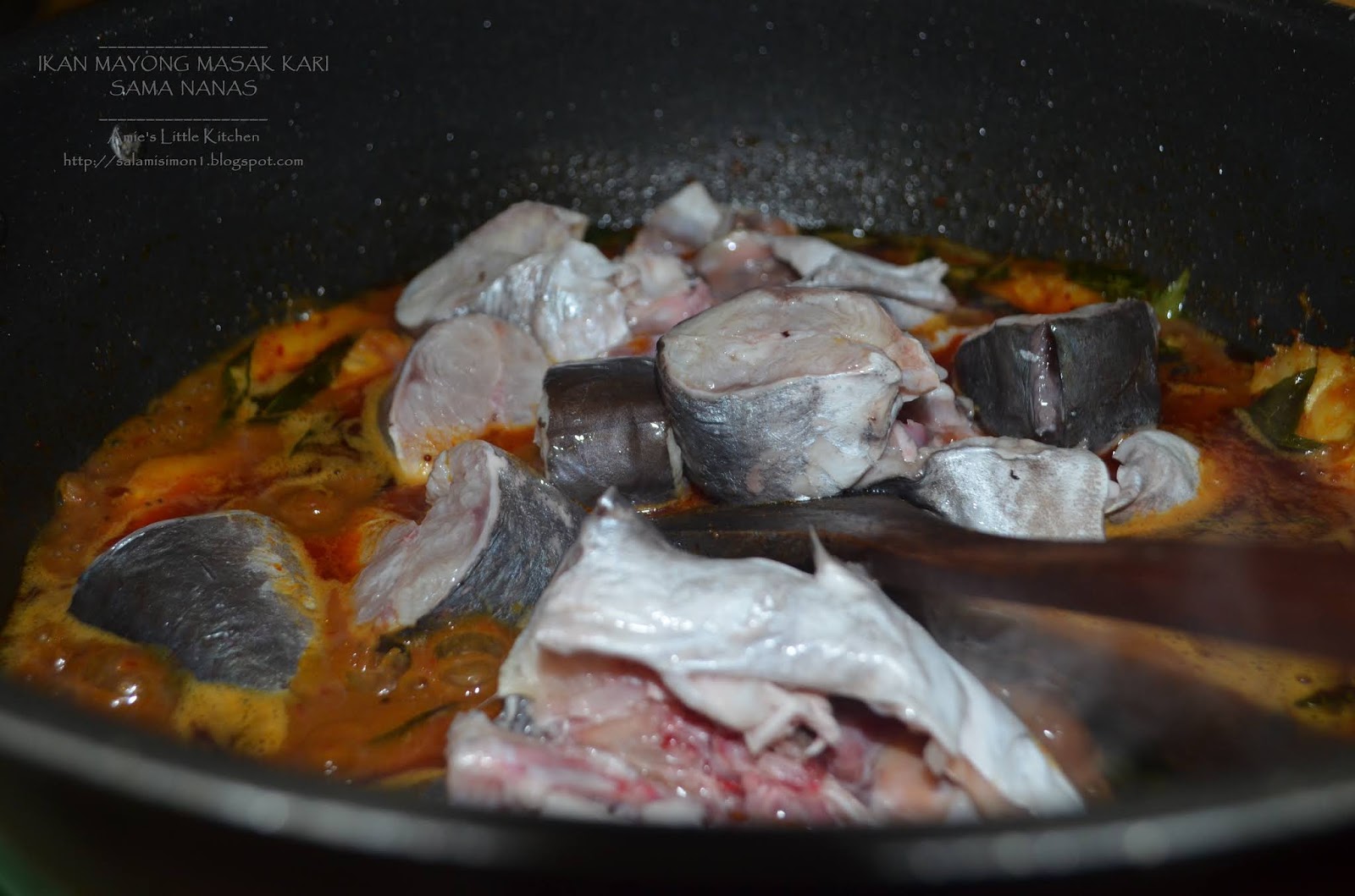 Kari Ikan Mayong dengan Nanas - Amie's Little Kitchen