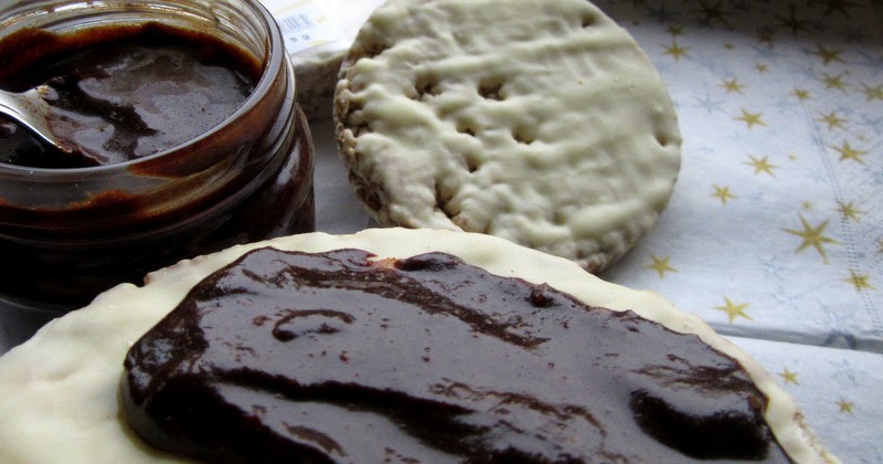 Bucataria Elenei: Pasta (crema) de carob (roscove)