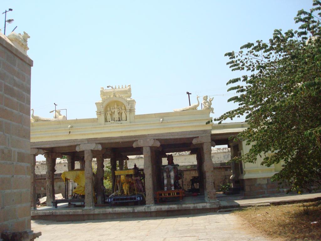 Tamilnadu Tourism: Jalanatheeswarar Temple, Thakkolam – The Temple