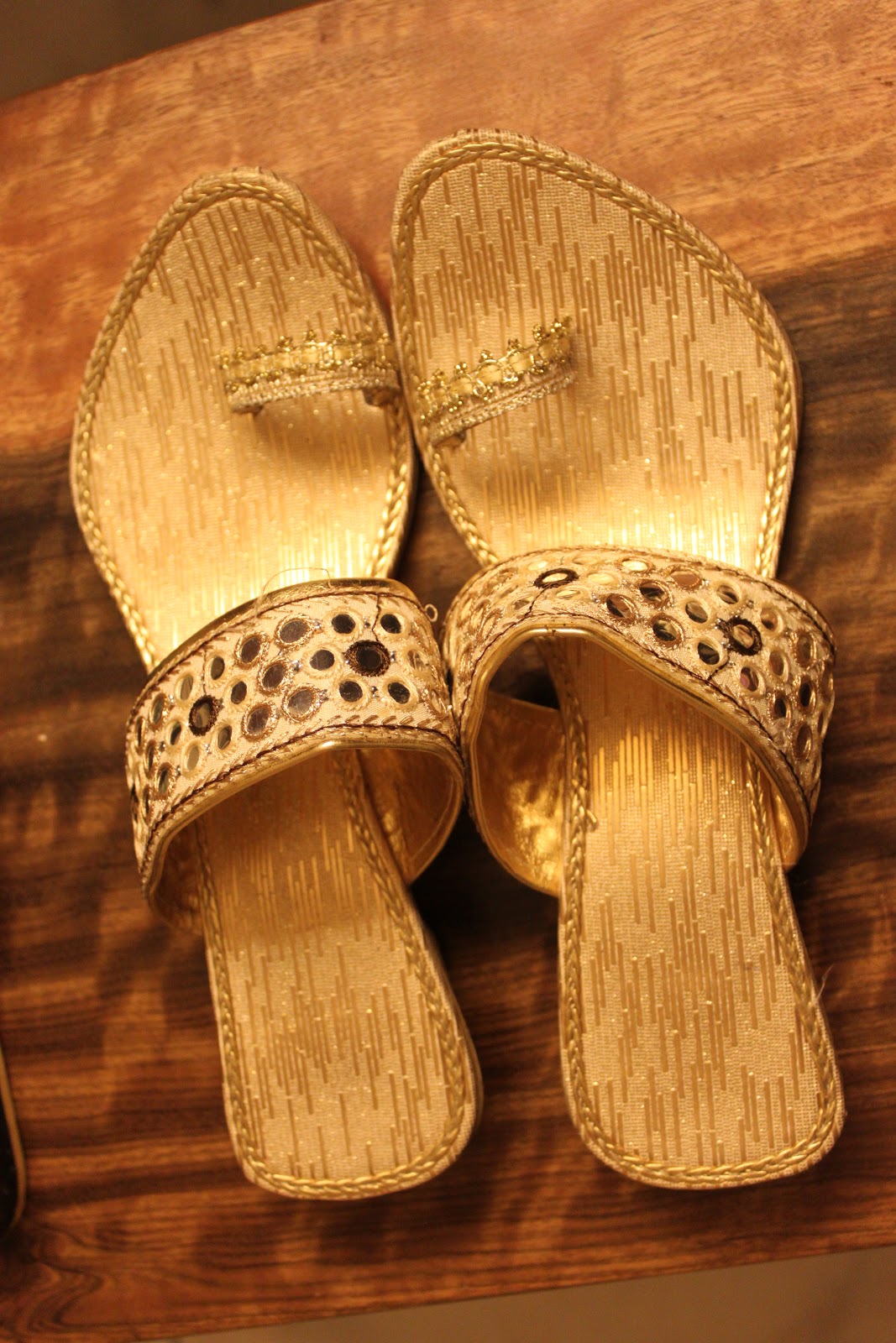 Leigh Garcia Hortaleza: Middle Eastern shoes(Khussa)