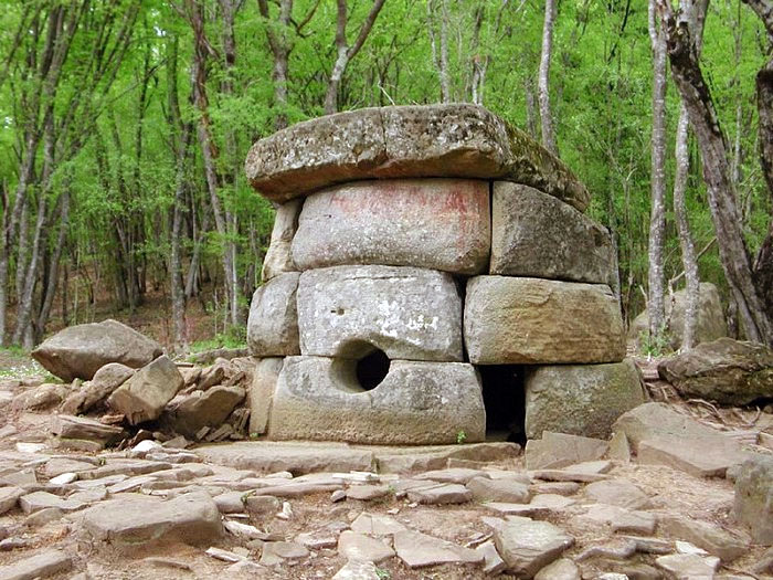 Megalit nedir? Megalitik ne demektir? Anlamları - Laf Sözlük