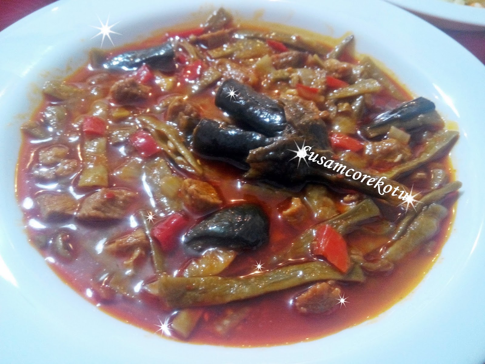 Etli, Kurutulmuş Sebze ( Patlıcan,Fasulye,Biber) Yemeği - Susam Çörek ...