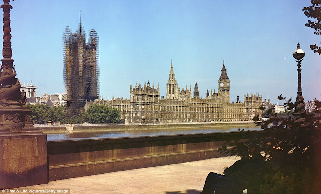 Amazing Color Pictures of London Under Siege From Nazi Bombers During ...