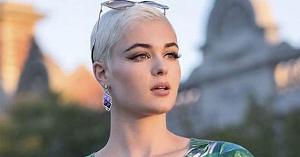 Meet Stefania Ferrario - Plus size model average US woman