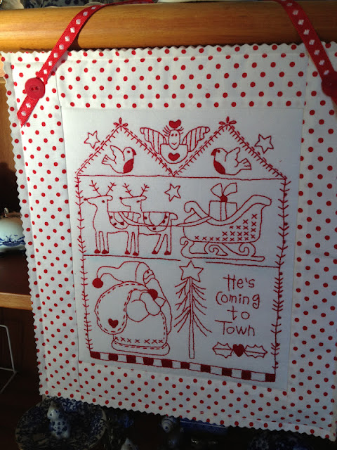 A Kiwi Stitching : Christmas Redwork Stitchery