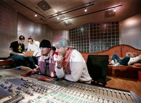 Gemelli DiVersi ft. J-Ax - Spaghetti Funk Is Dead, testo e video ...