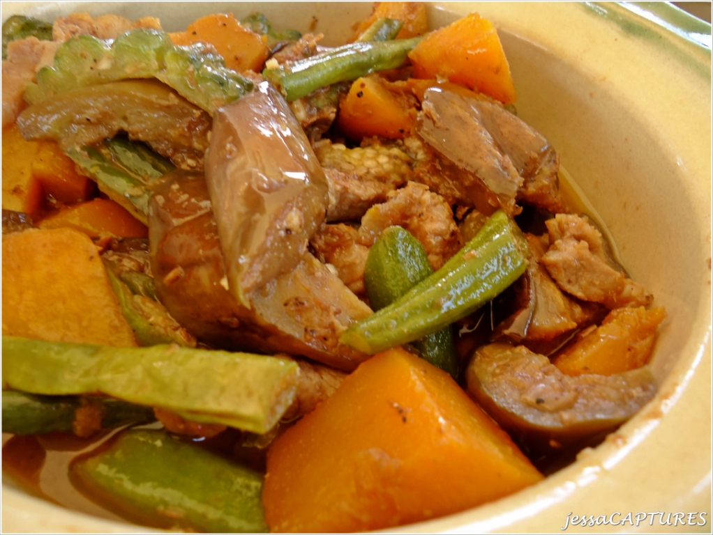 the traveller & her thoughts: KUTING REEF beach resort