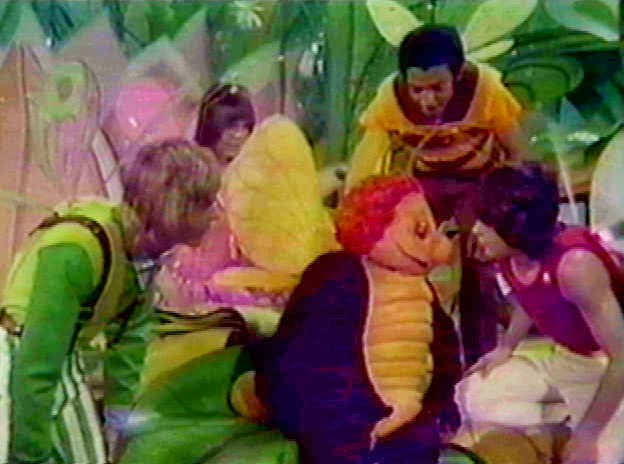 The Bugaloos Review: Bugaloos Episode 1- Firefly Light My Fire