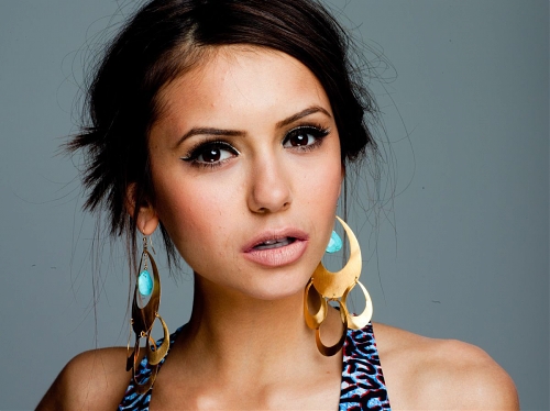 Mundo Salvatore: Nina Dobrev entre o Elenco de TVD