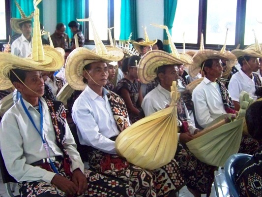 8 Baju Adat Nusa Tenggara Timur (NTT) Beserta Gambar dan Penjelasannya ...