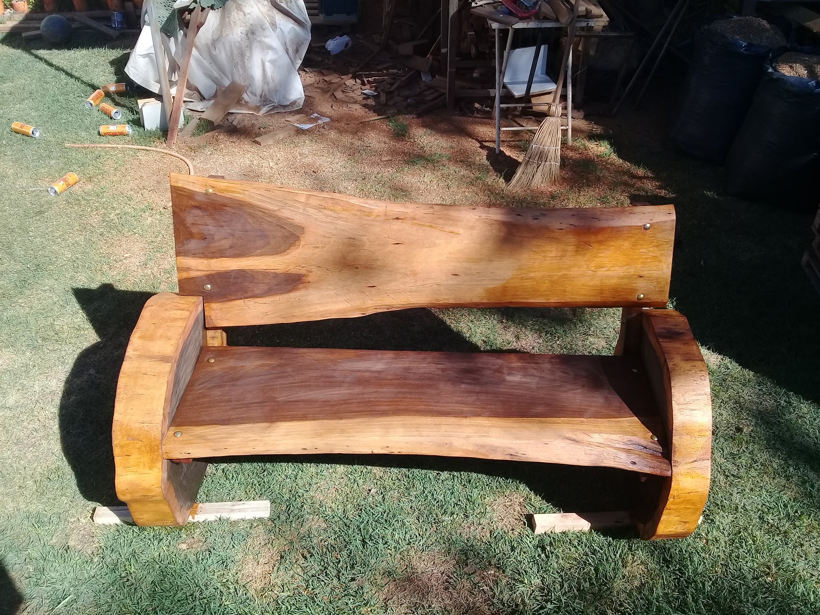 Banco em Madeira Rústico: maio 2019