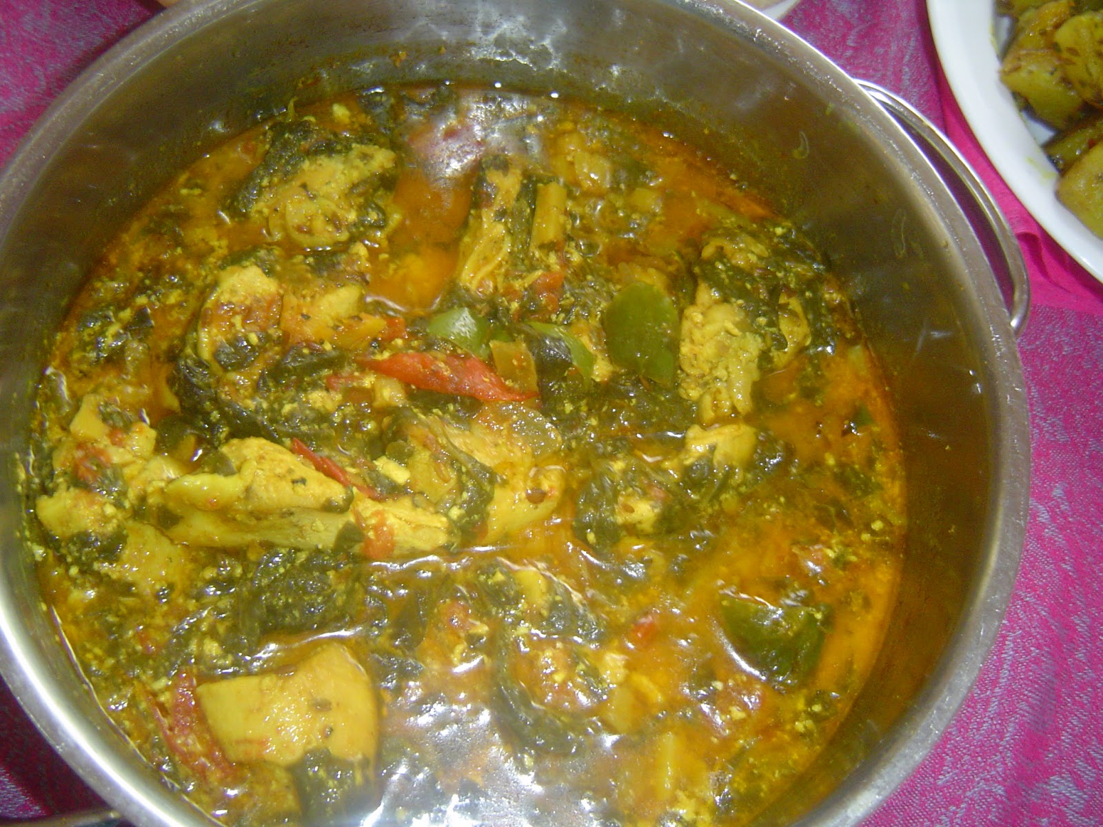 pakistani home cooking: Chicken and spinach in coconut sauce curry